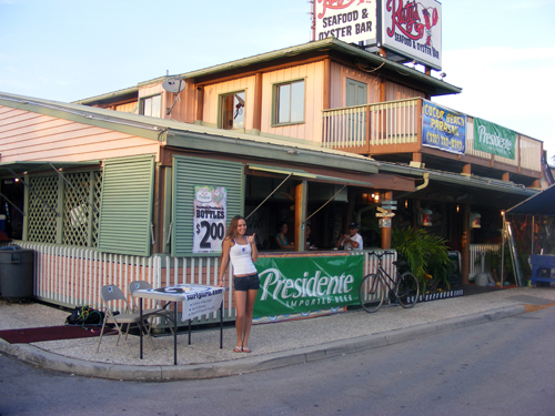 Sashamon brings Hawaiian vibe to Rusty's